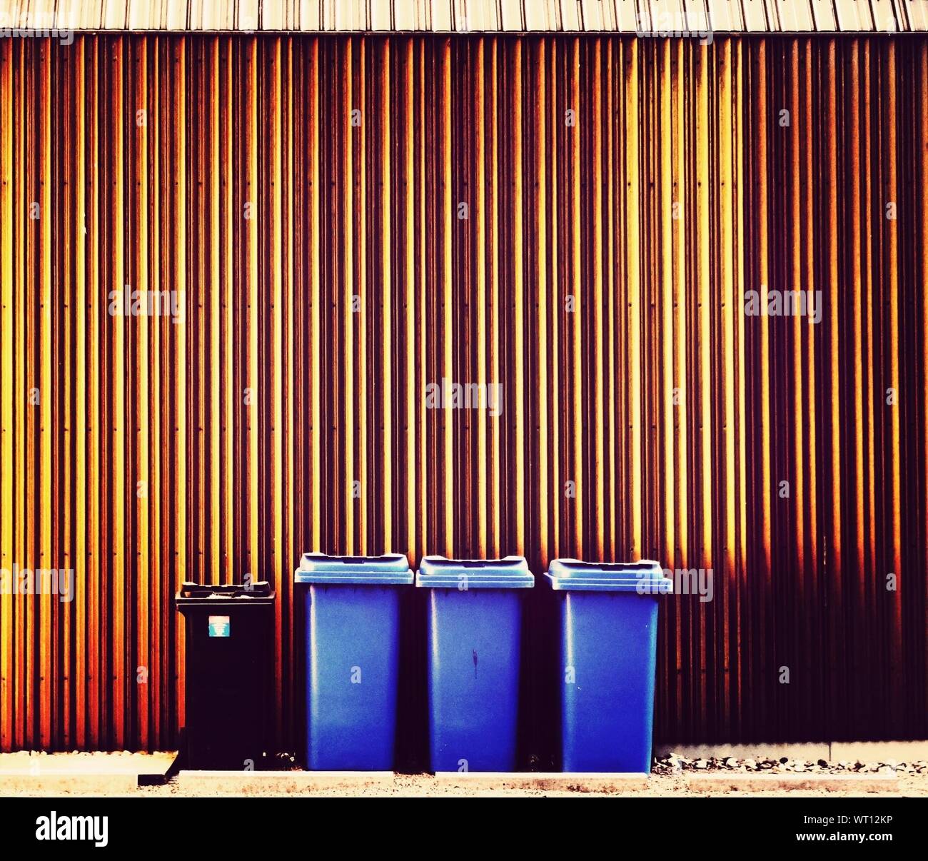 Dustbins hi-res stock photography and images - Alamy