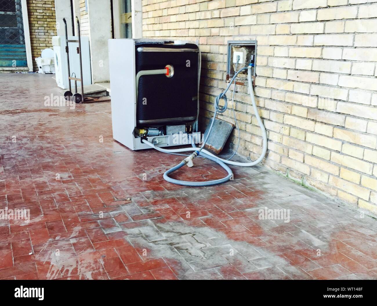 Wall washer hi-res stock photography and images - Alamy