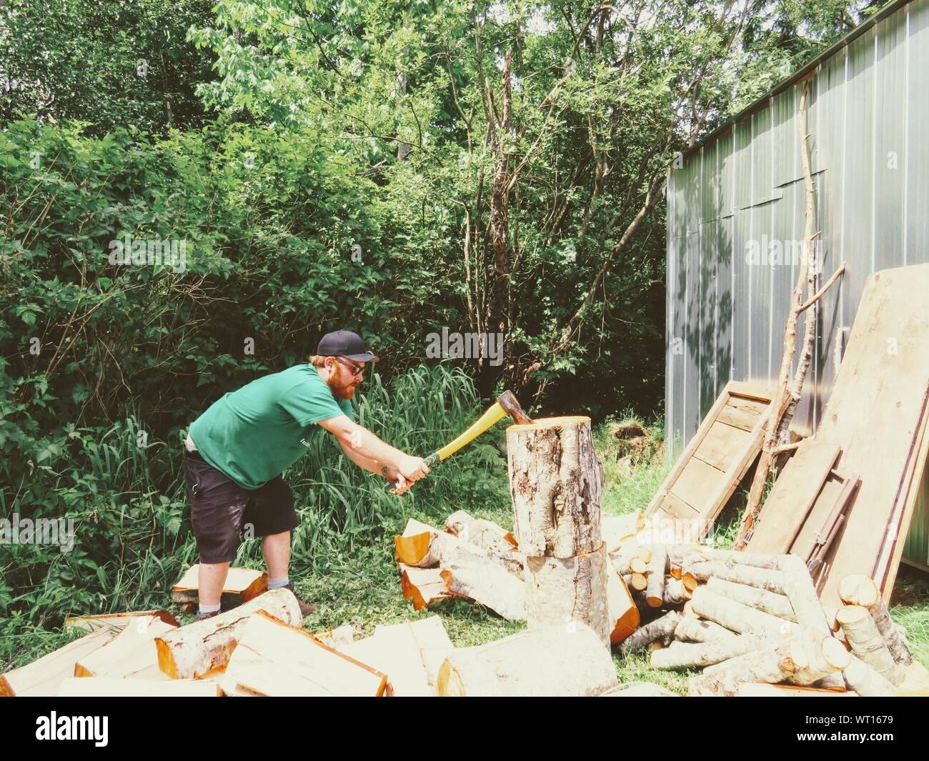 Man Chopping Wood High Resolution Stock Photography and Images - Alamy