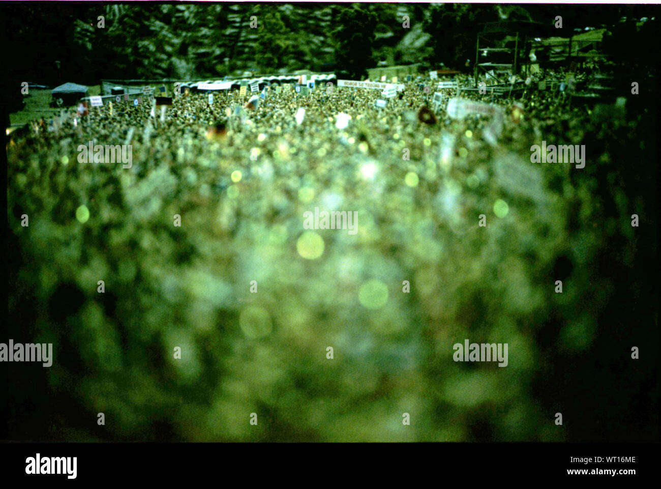 Very large crowd hi-res stock photography and images - Alamy