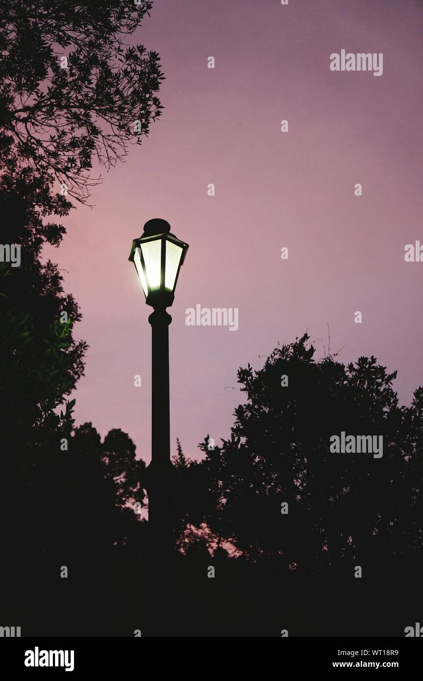 Pink street light hi-res stock photography and images - Alamy