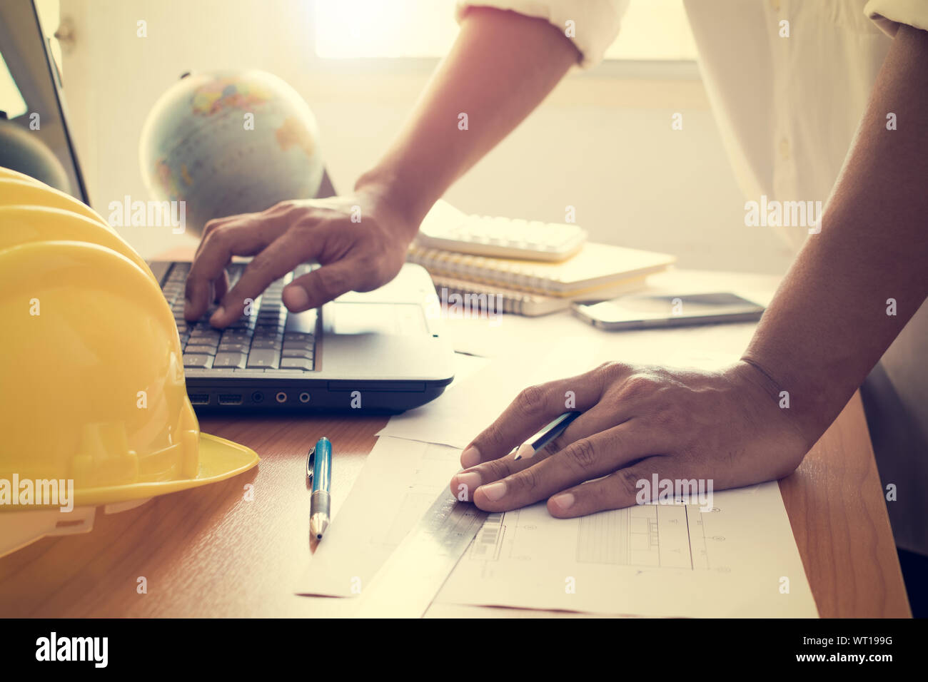 Working under the table hi-res stock photography and images - Alamy