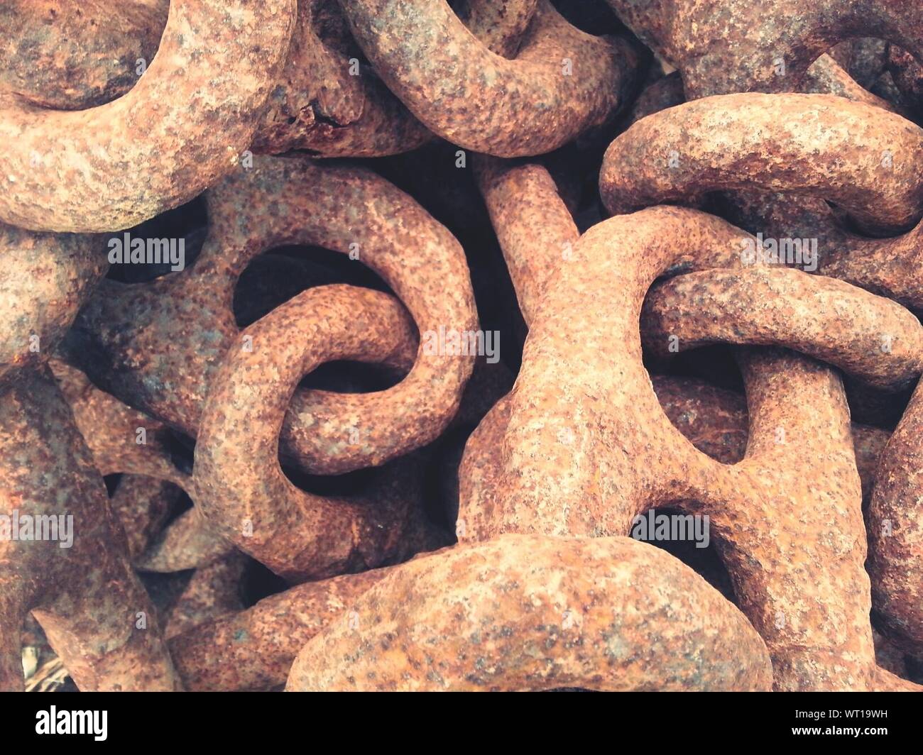 Chains rust hi-res stock photography and images - Alamy