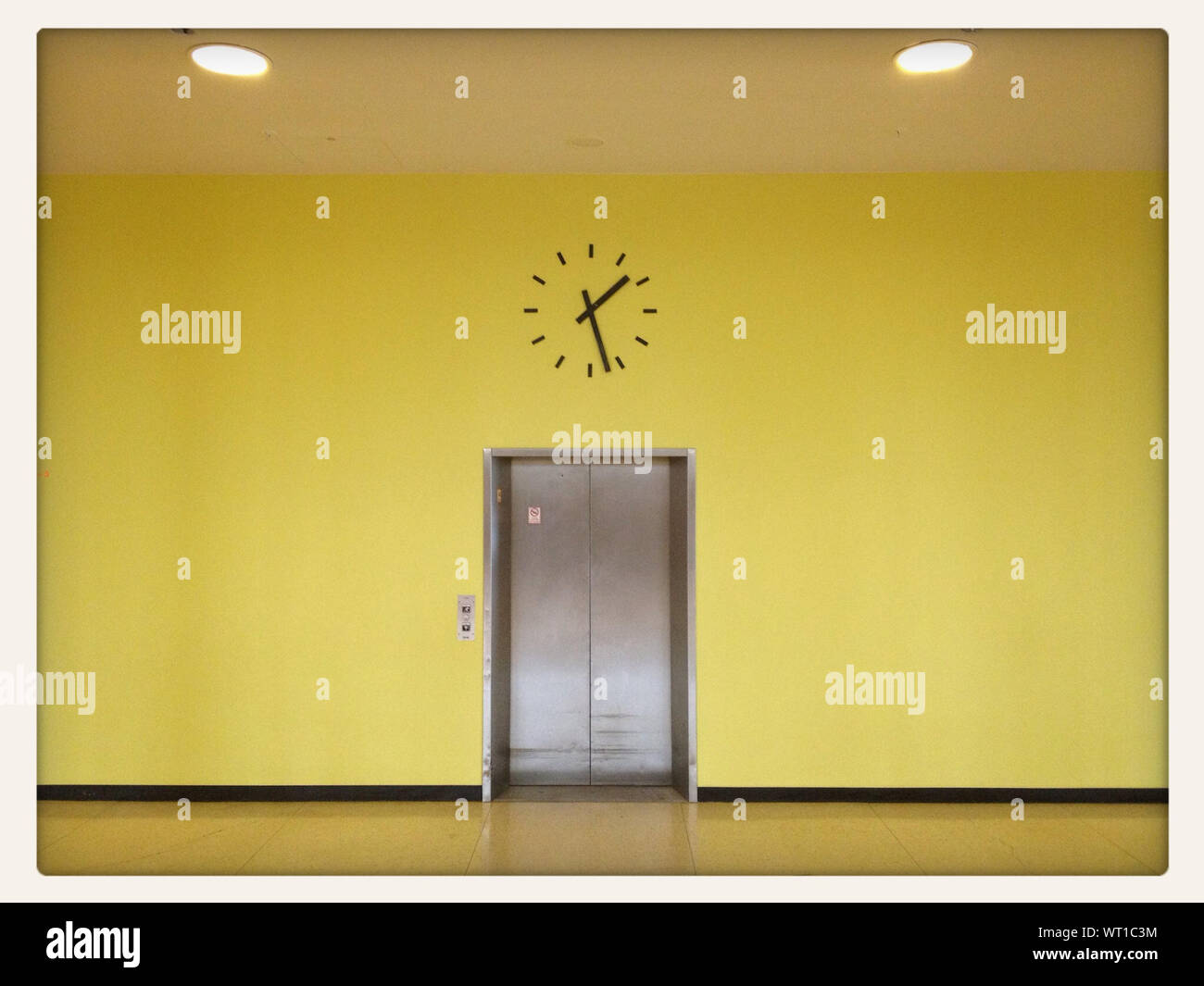 Yellow elevation hi-res stock photography and images - Alamy