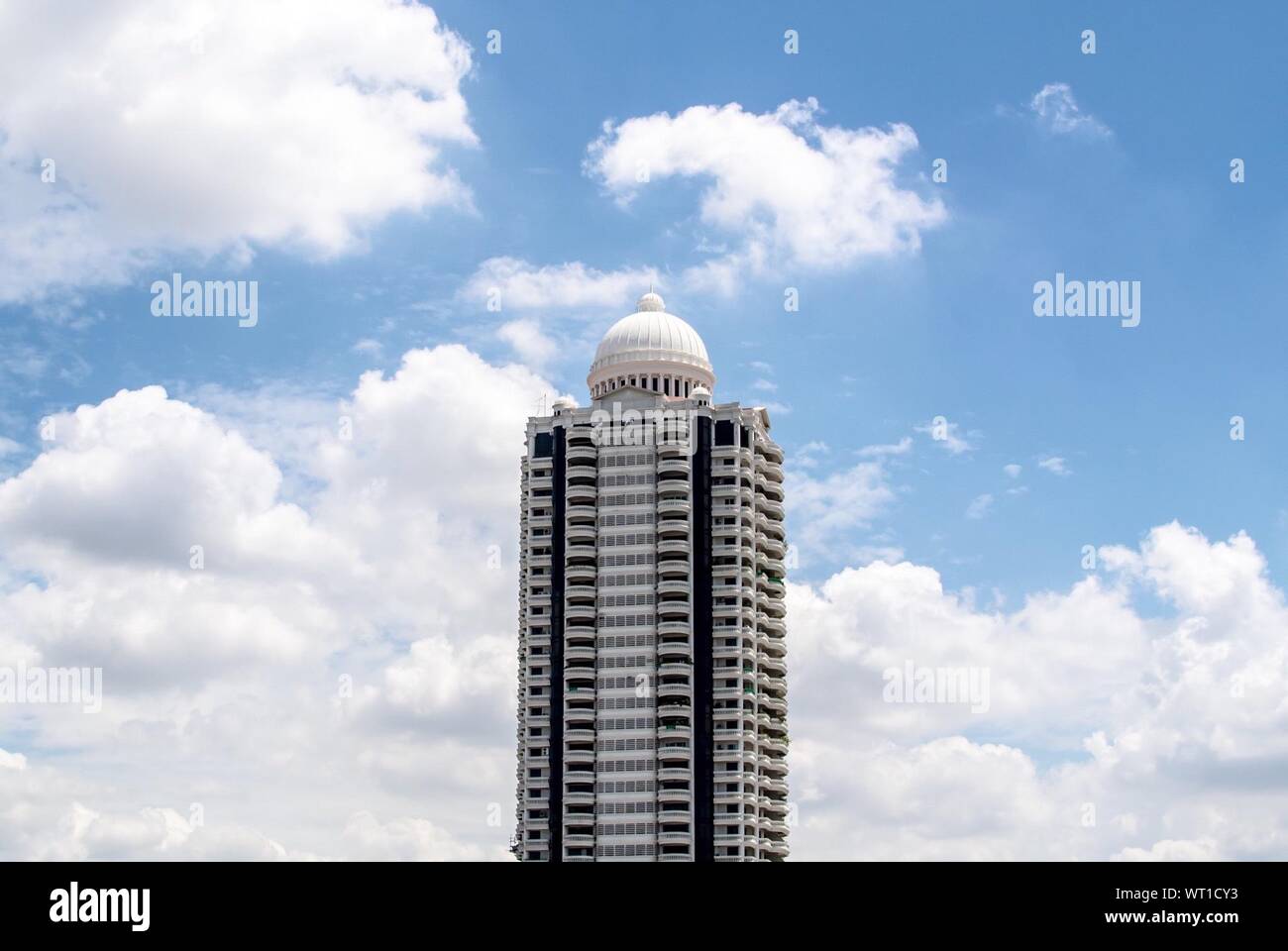 White skyscraper hi-res stock photography and images - Alamy