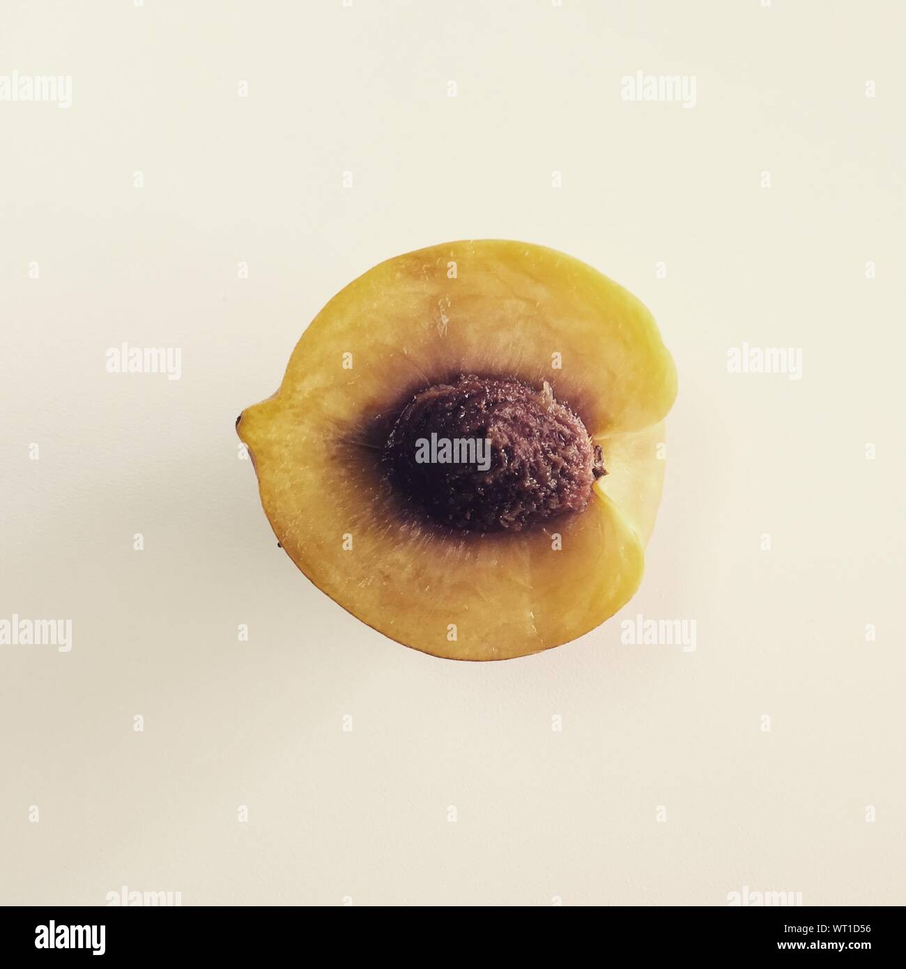 White peach sliced fruit hi-res stock photography and images - Alamy
