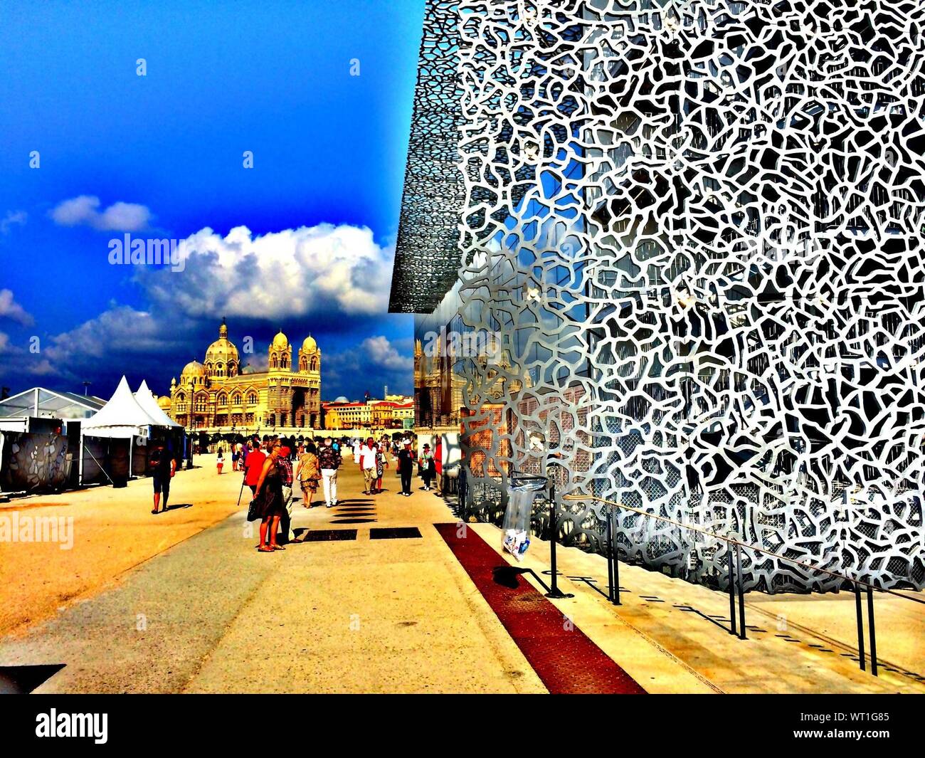 Futuristic town hi-res stock photography and images - Alamy