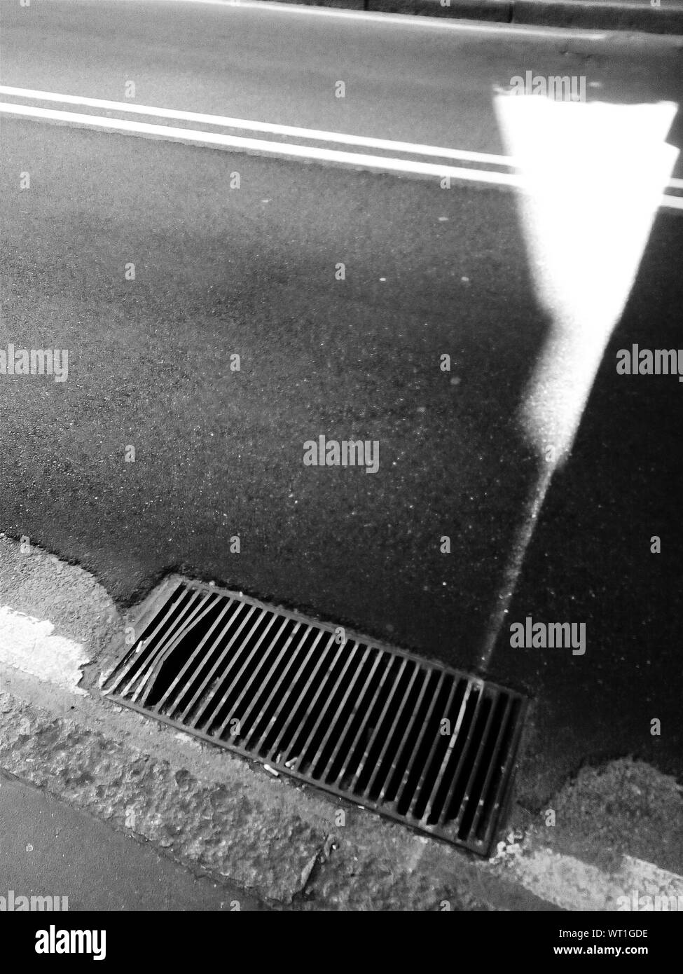 Angle gutter hi-res stock photography and images - Alamy