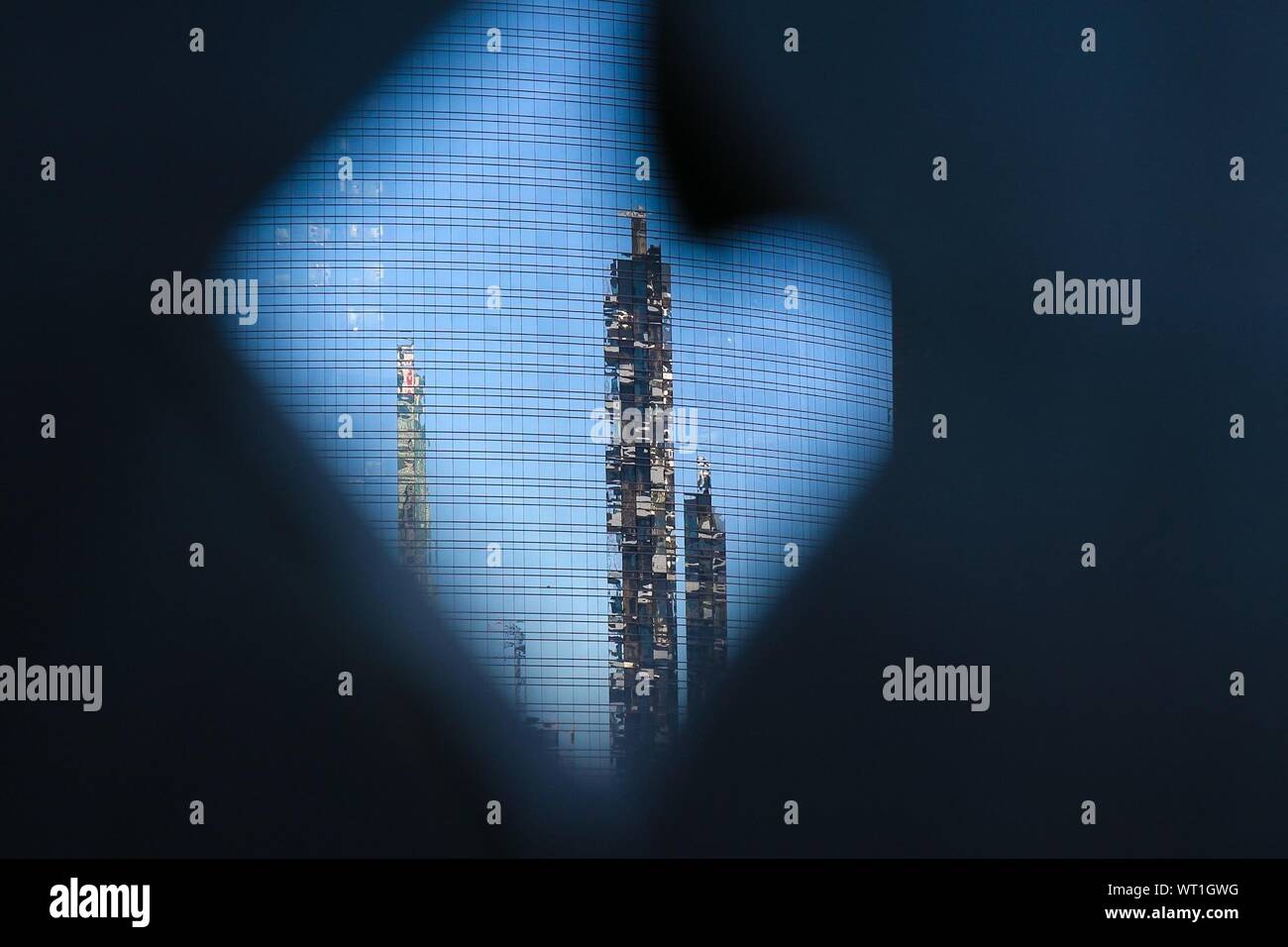 Modern glass towers hi-res stock photography and images - Alamy