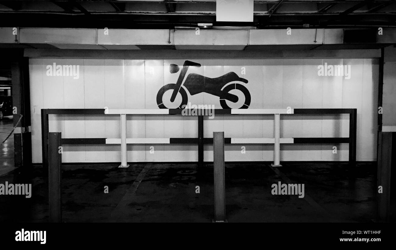 Garage railing hi-res stock photography and images - Alamy