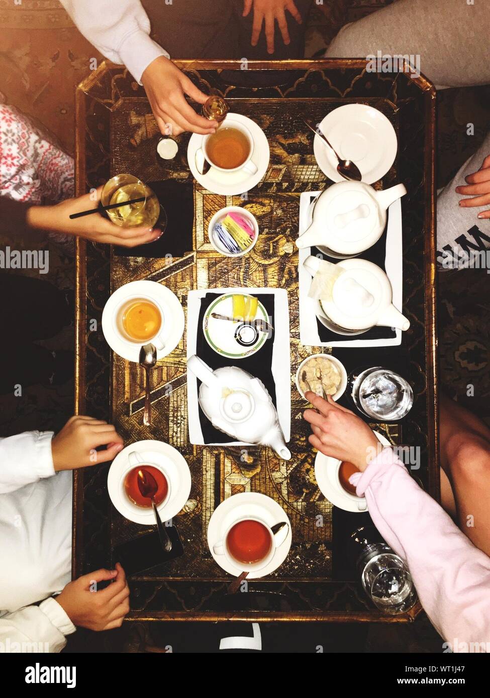 People sitting having tea hi-res stock photography and images - Alamy