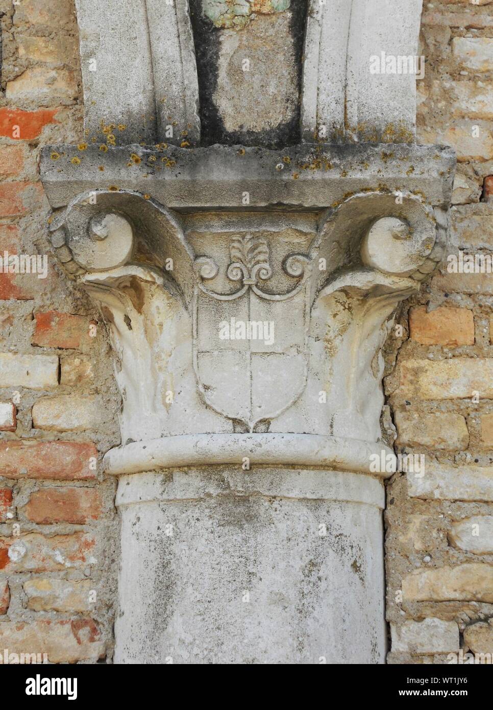 Column brick hi-res stock photography and images - Alamy