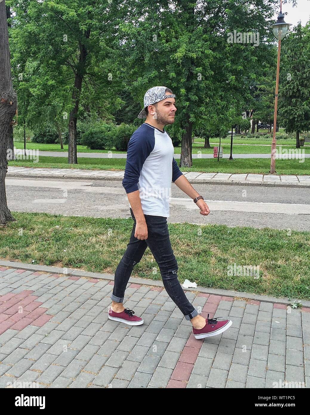 Man walking side view hi-res stock photography and images - Alamy