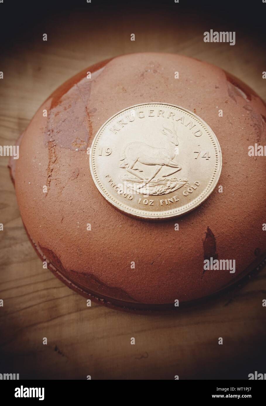 Gold Wealth Pot High Resolution Stock Photography and Images - Alamy