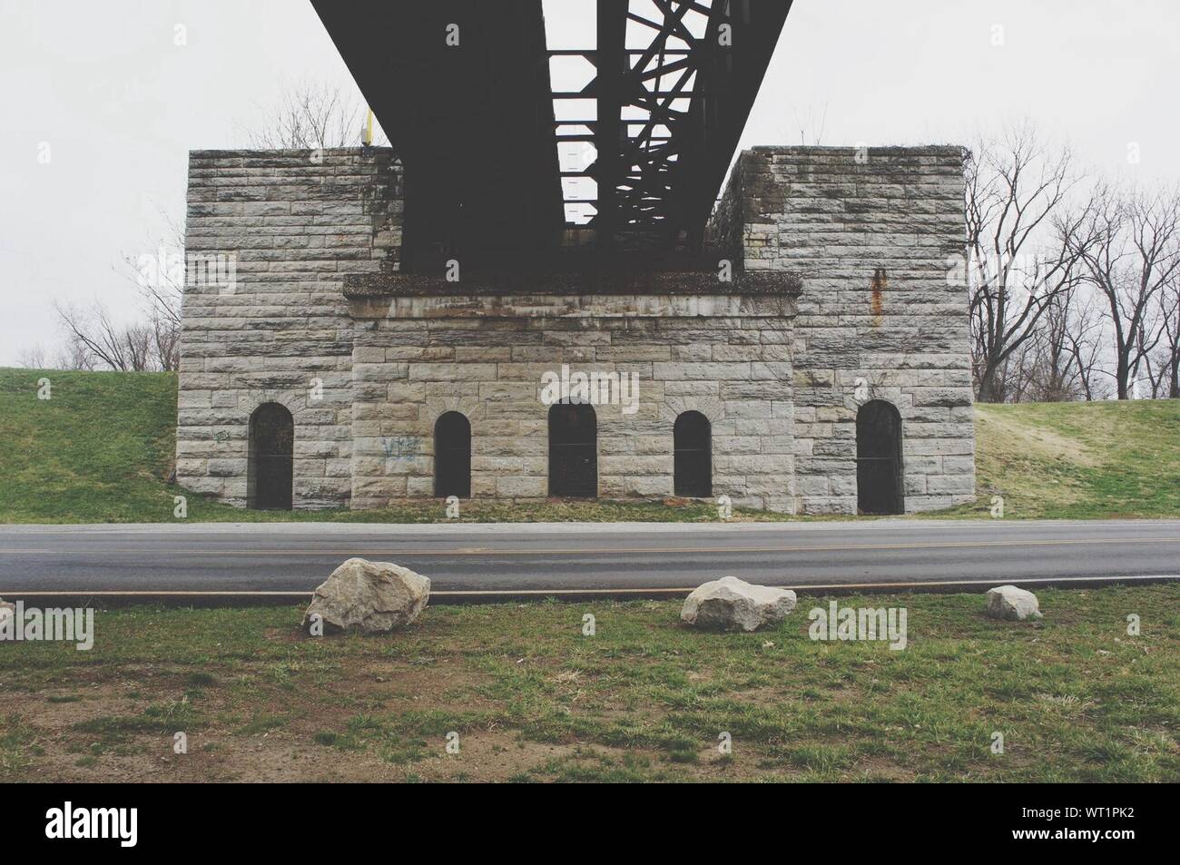 Country road bridge hi-res stock photography and images - Alamy