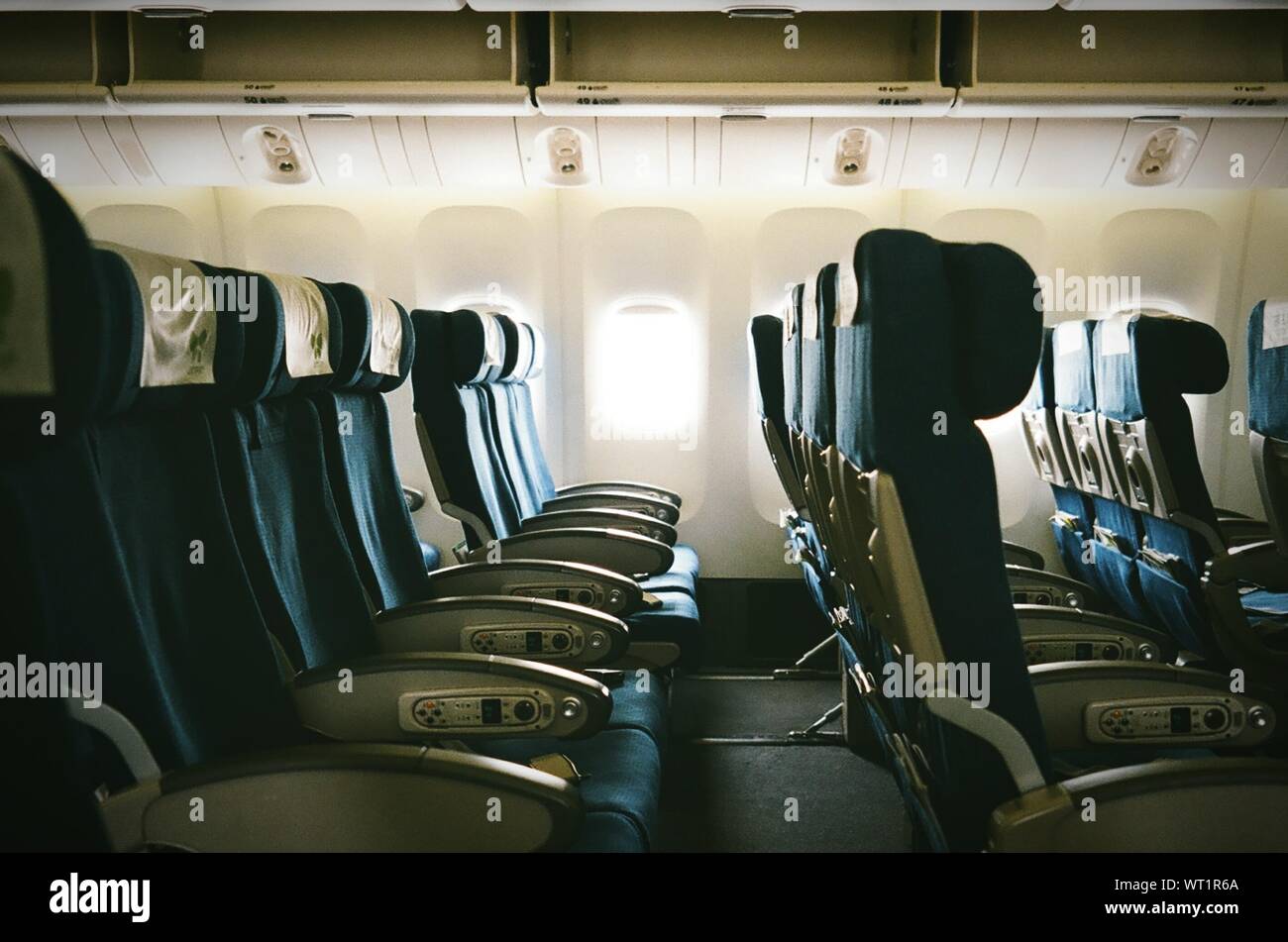 Airplane cabin empty hi-res stock photography and images - Alamy