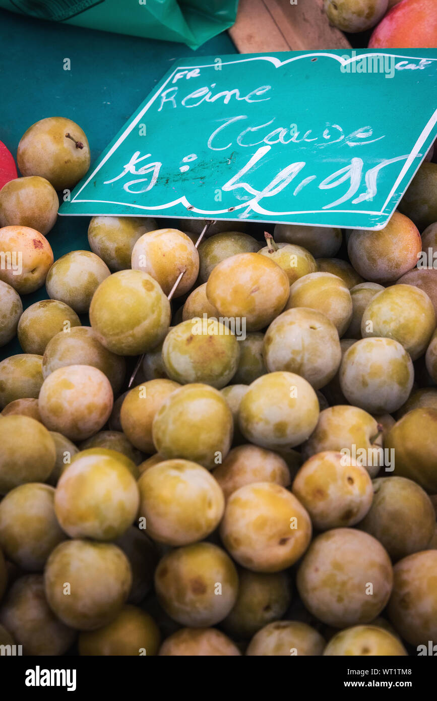 Reine Claude Plums Paris Suburbs Market Stock Photo - Alamy