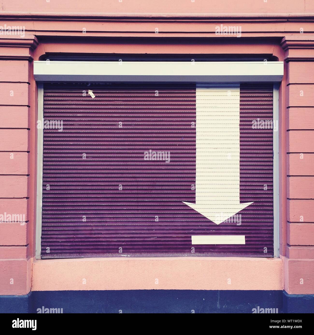 Closed shutter store architecture hi-res stock photography and images ...