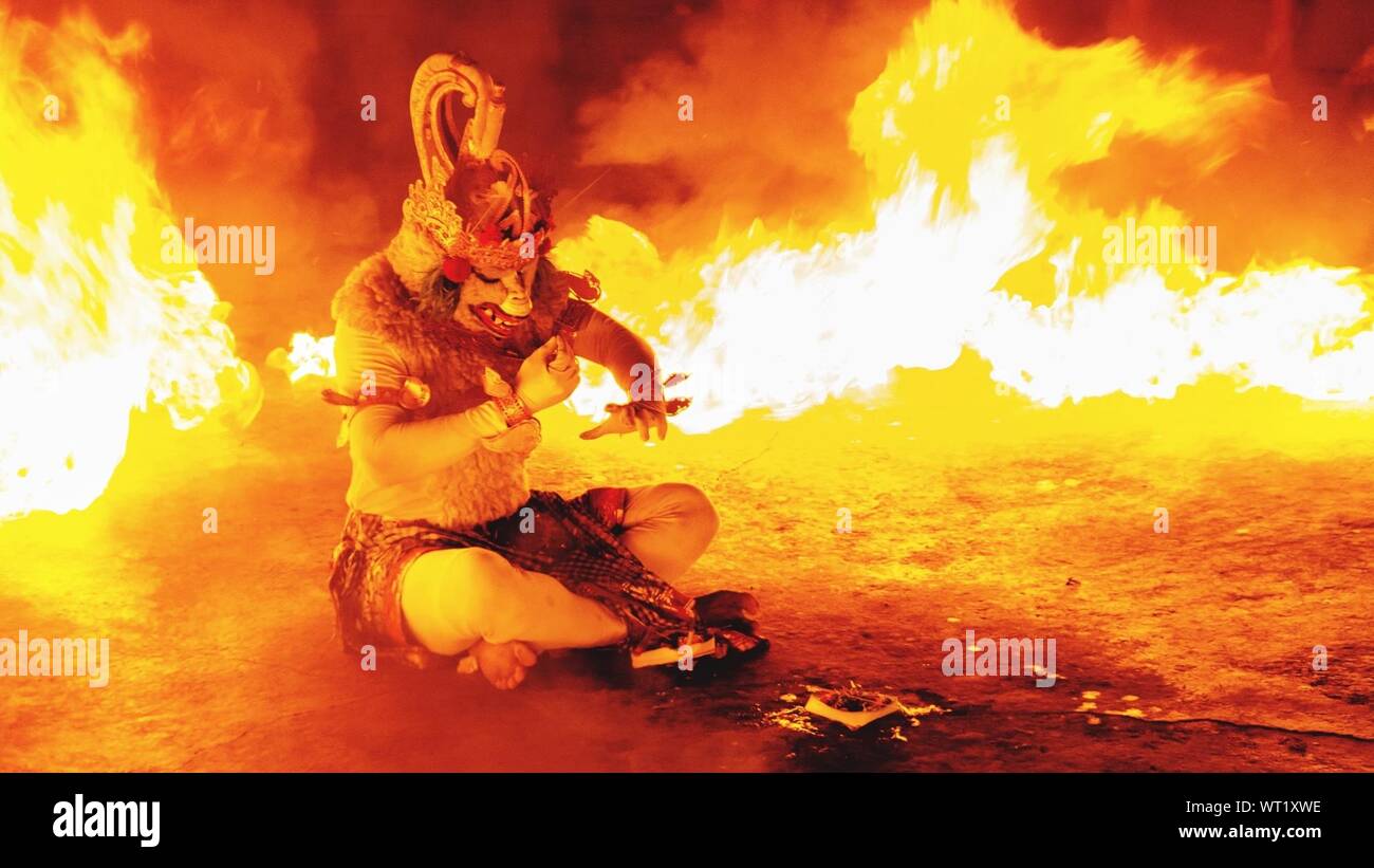 Sitting by fire hi-res stock photography and images - Alamy