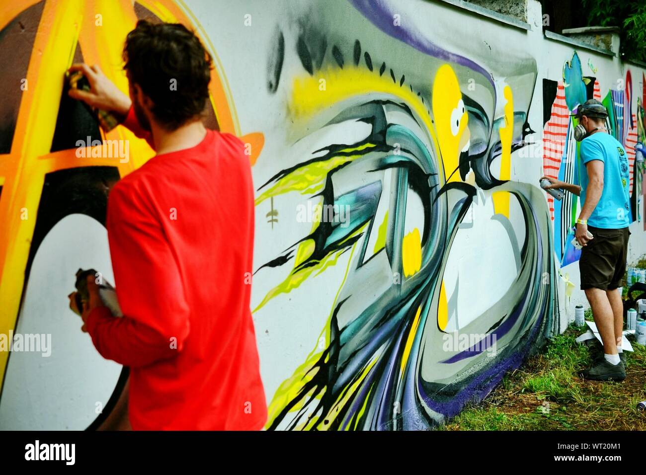 Street art spraying hi-res stock photography and images - Alamy