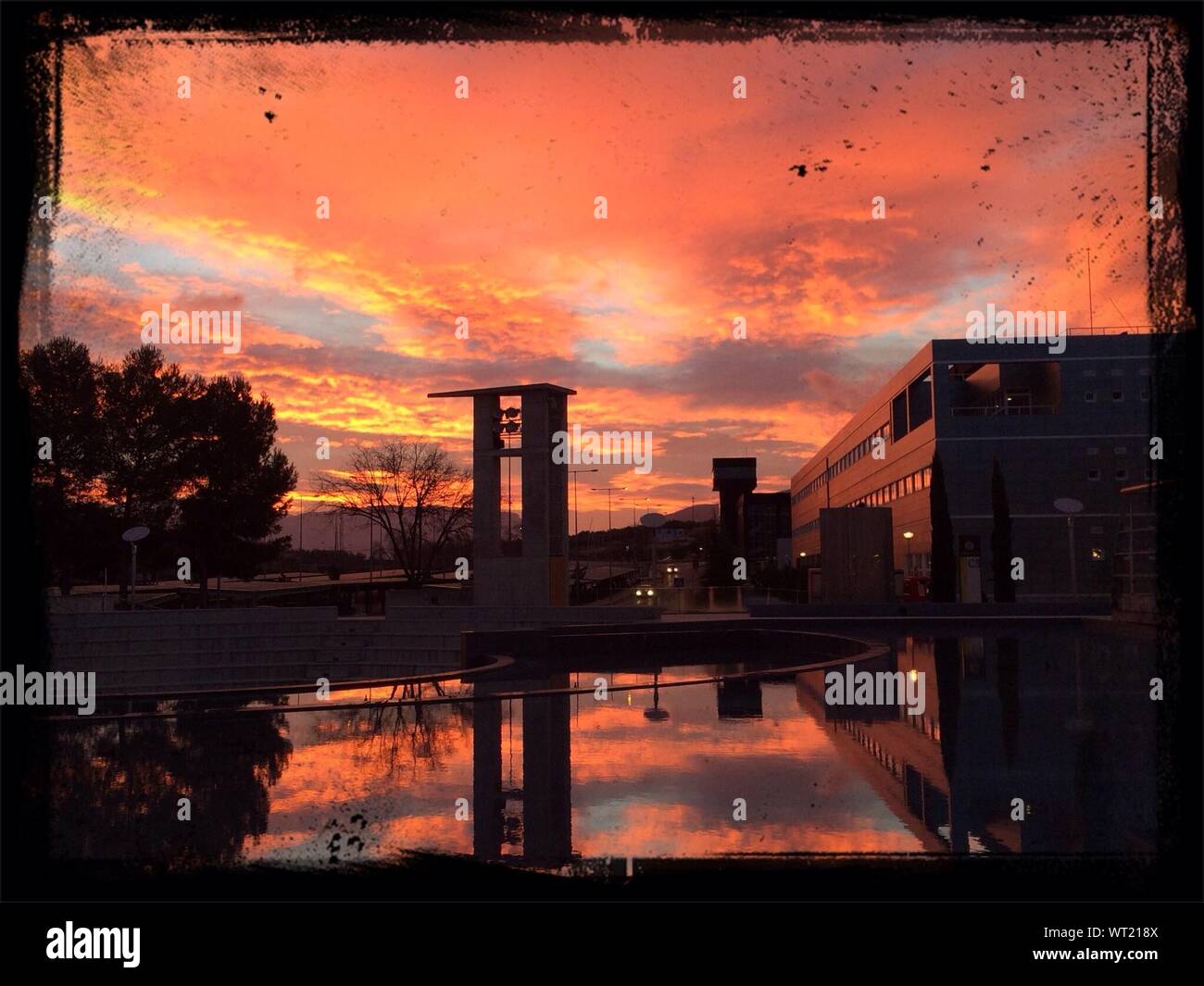 Water fountain sunset hi-res stock photography and images - Alamy