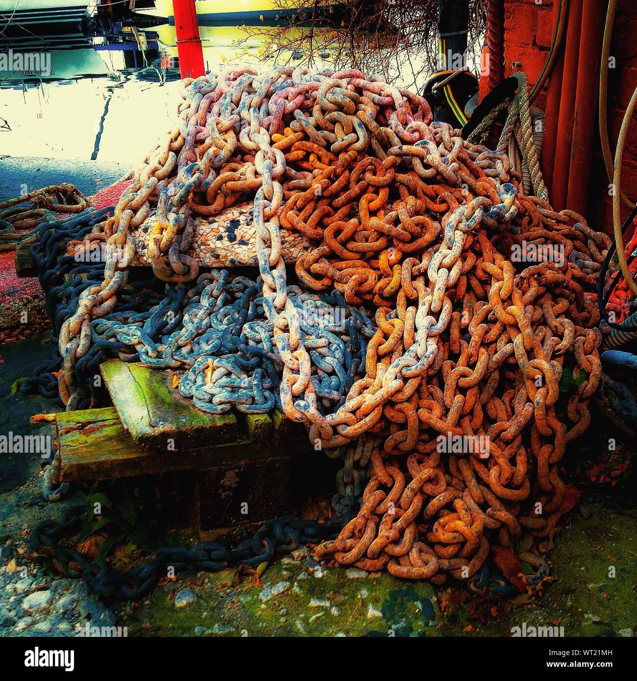 Chain pile hi-res stock photography and images - Alamy