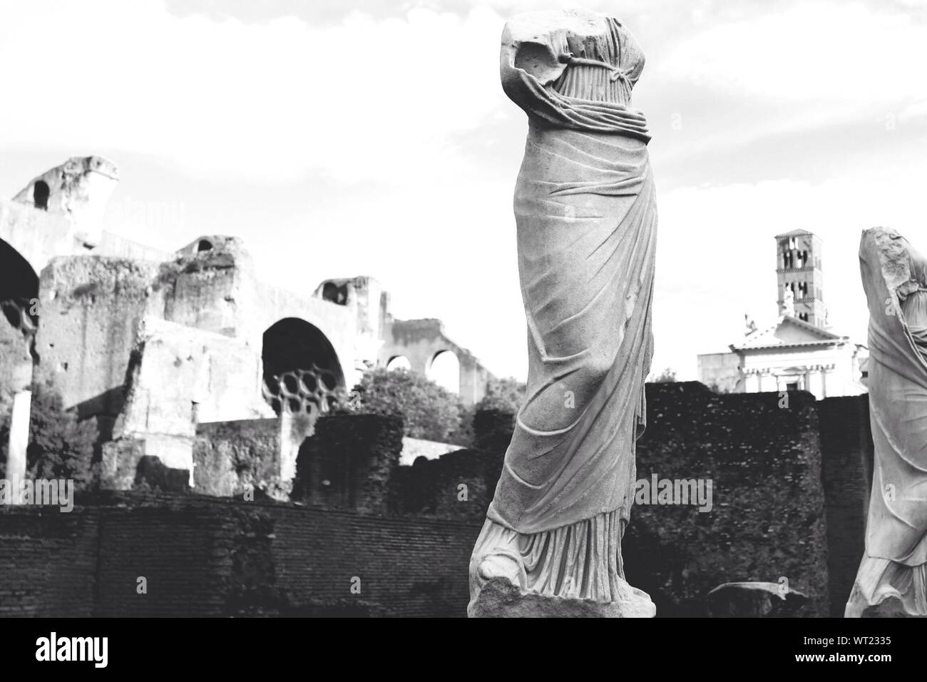 Broken Female Statue High Resolution Stock Photography and Images - Alamy