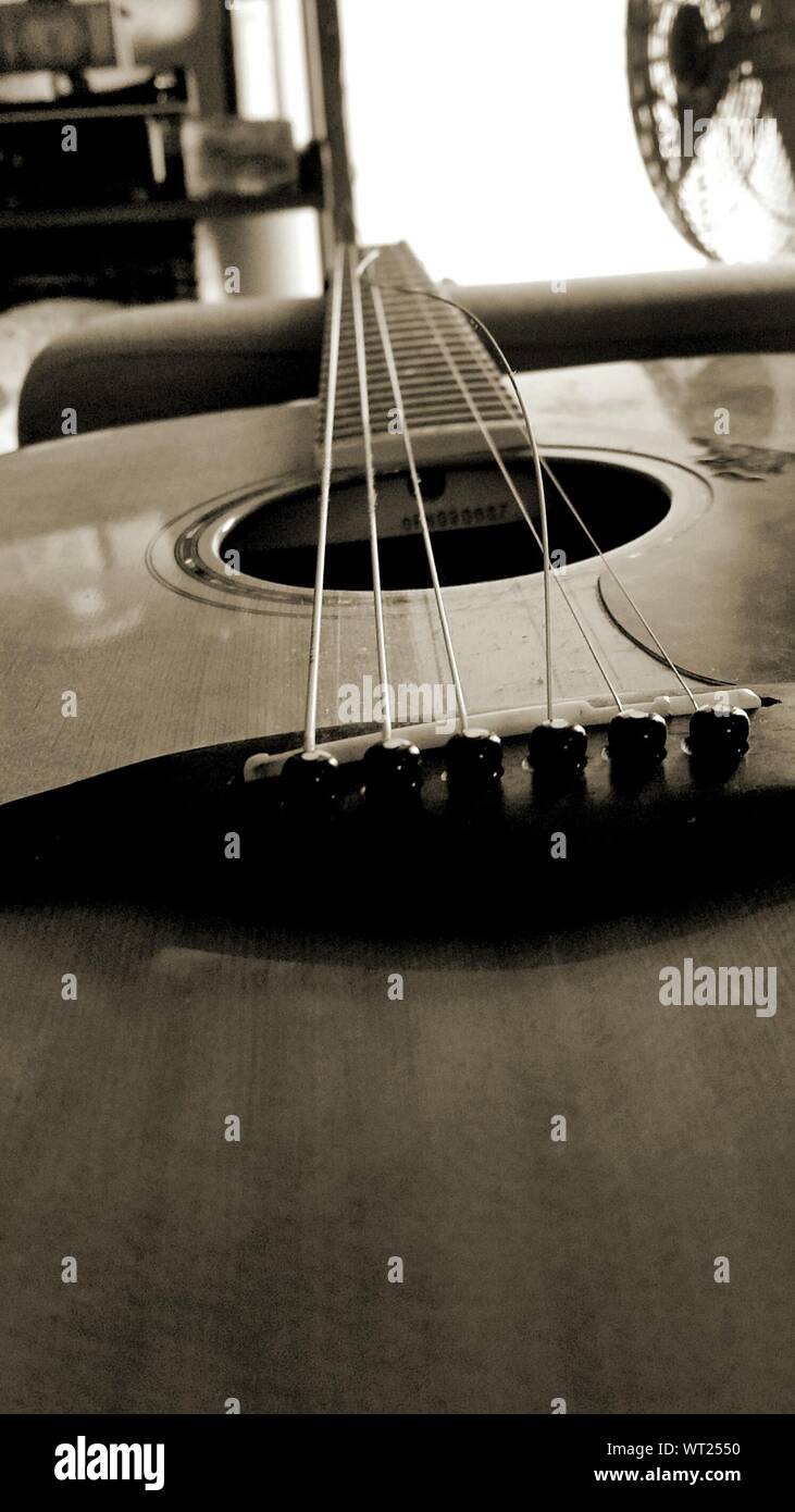 Guitar broken string hi-res stock photography and images - Alamy Guitar broken string hi-res stock photography and images - Alamy