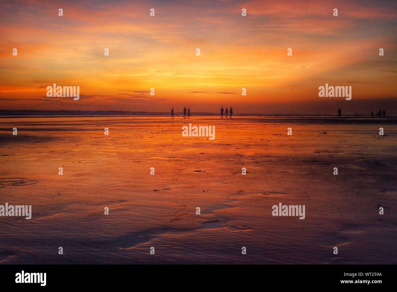 Sky with plane hi-res stock photography and images - Alamy