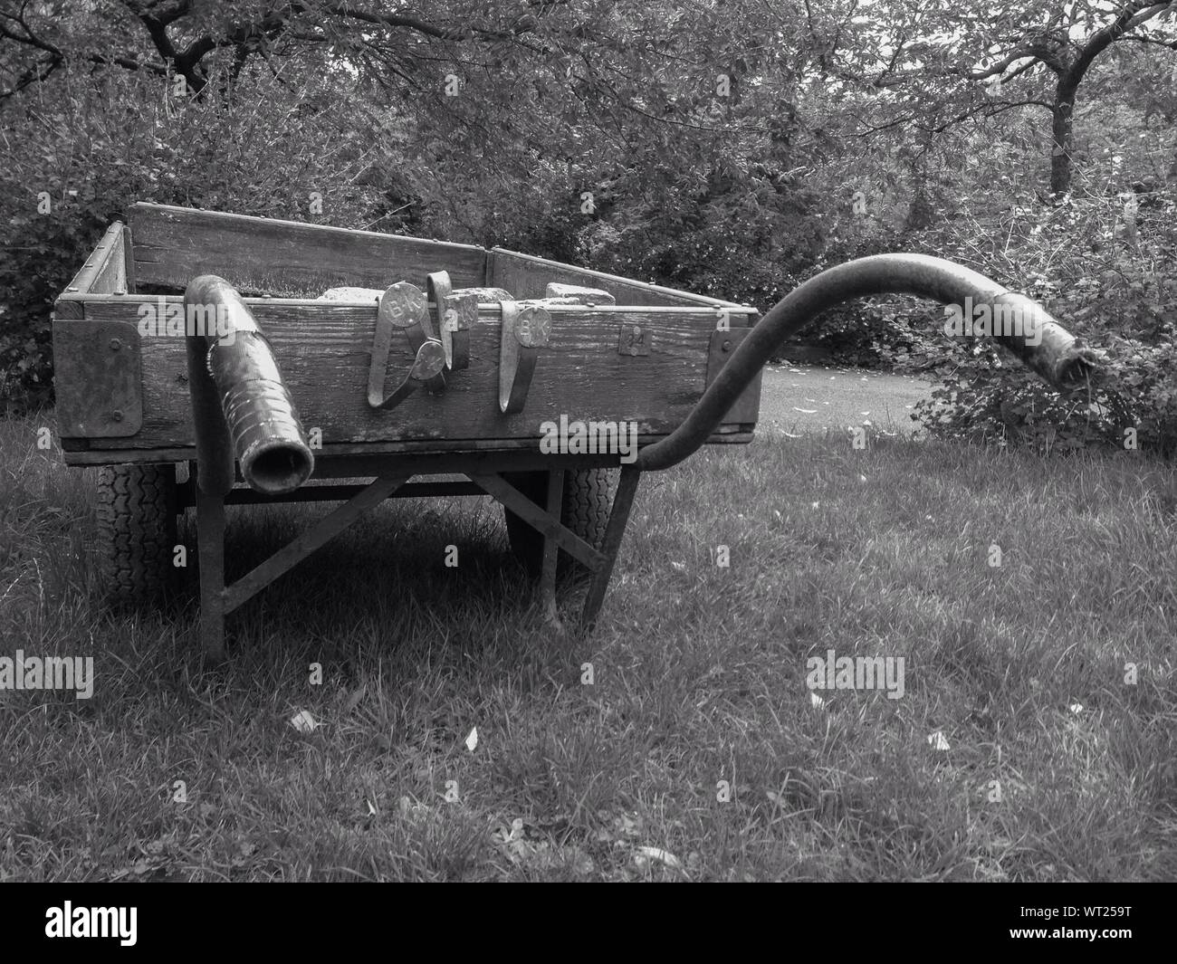 Old wheelbarrow hi-res stock photography and images - Alamy