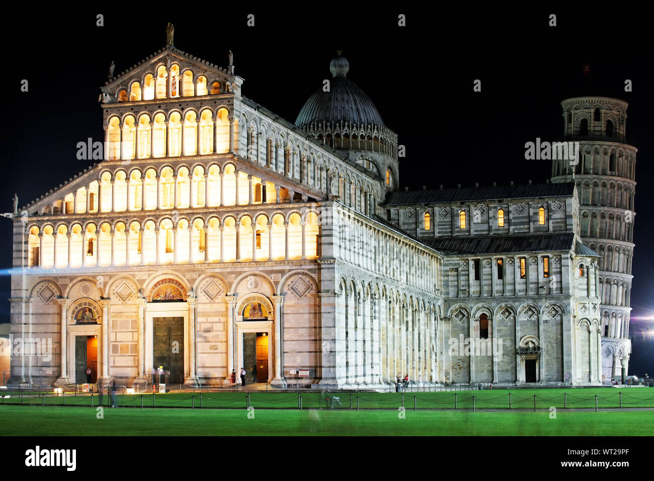 Leaning tower of pisa night hi-res stock photography and images - Alamy