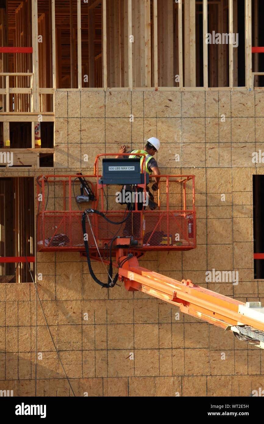 Man lift hi-res stock photography and images - Alamy