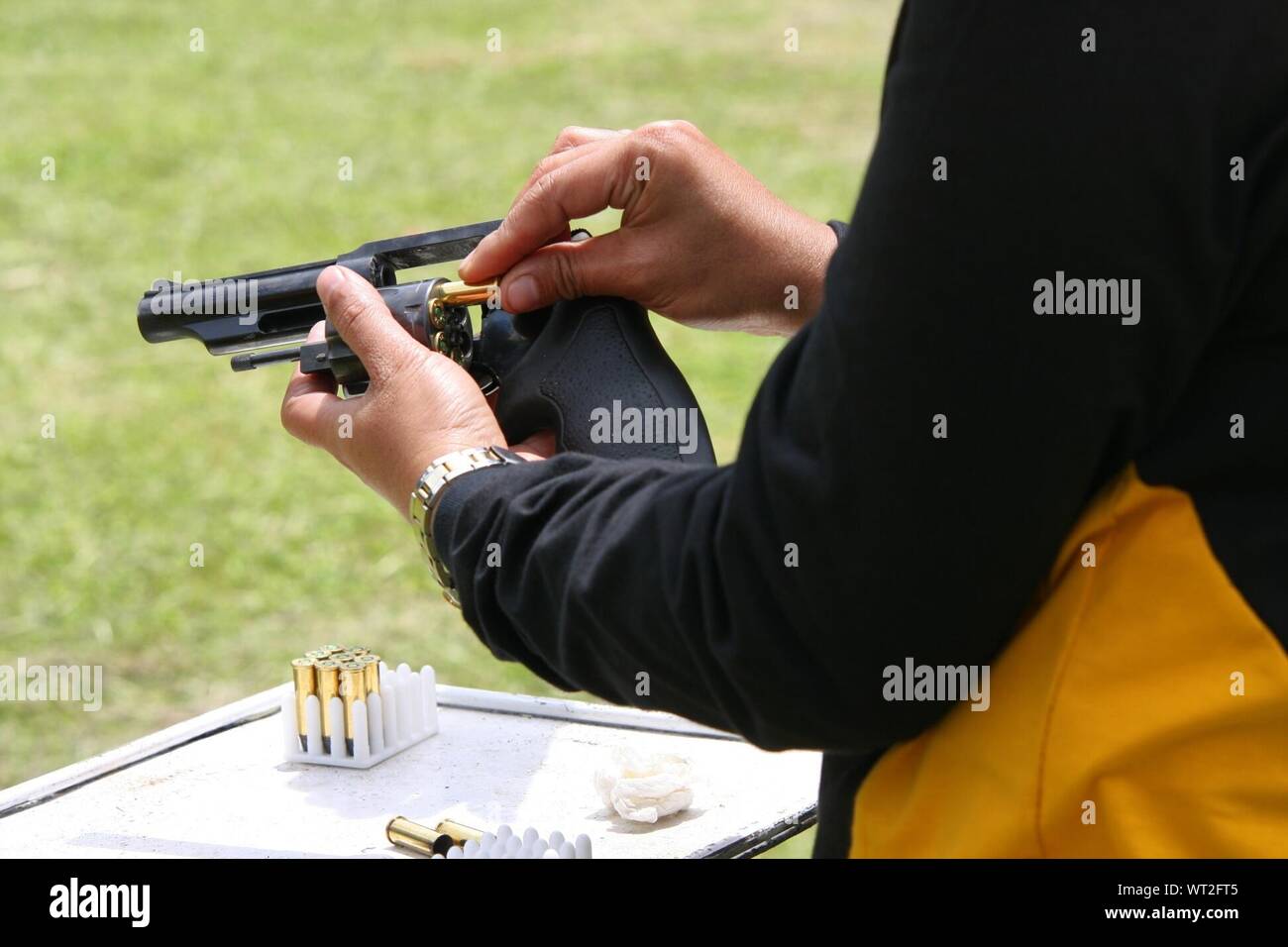 Man loading gun hi-res stock photography and images - Alamy