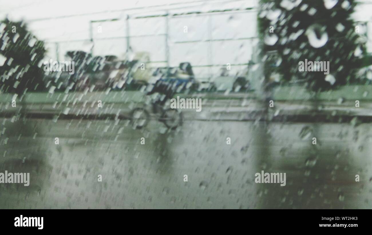 Cycling in the rain hi-res stock photography and images - Alamy