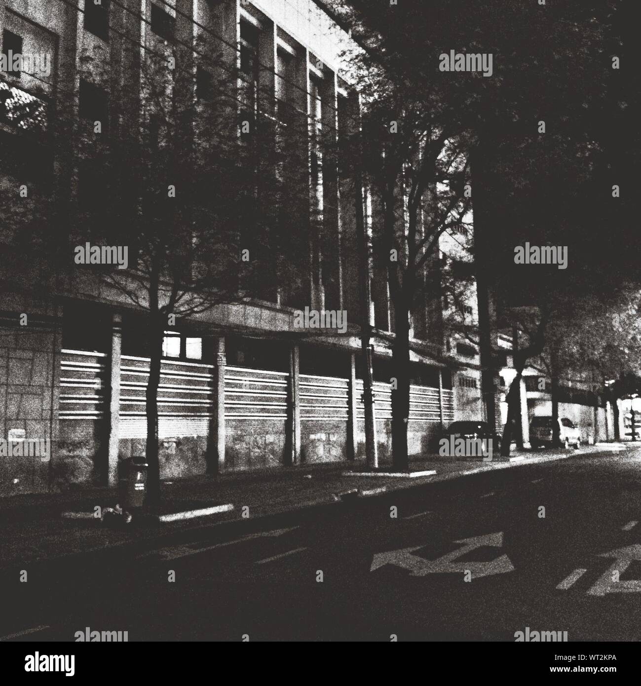 Road and markings and night hi-res stock photography and images - Alamy