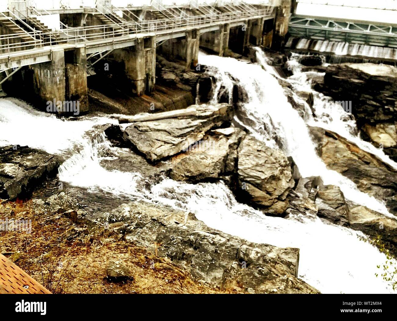 Water rushing through dam hi-res stock photography and images - Alamy
