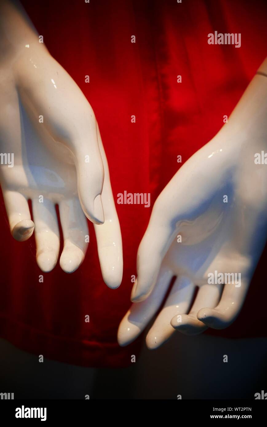 Mannequin hands hi-res stock photography and images - Alamy