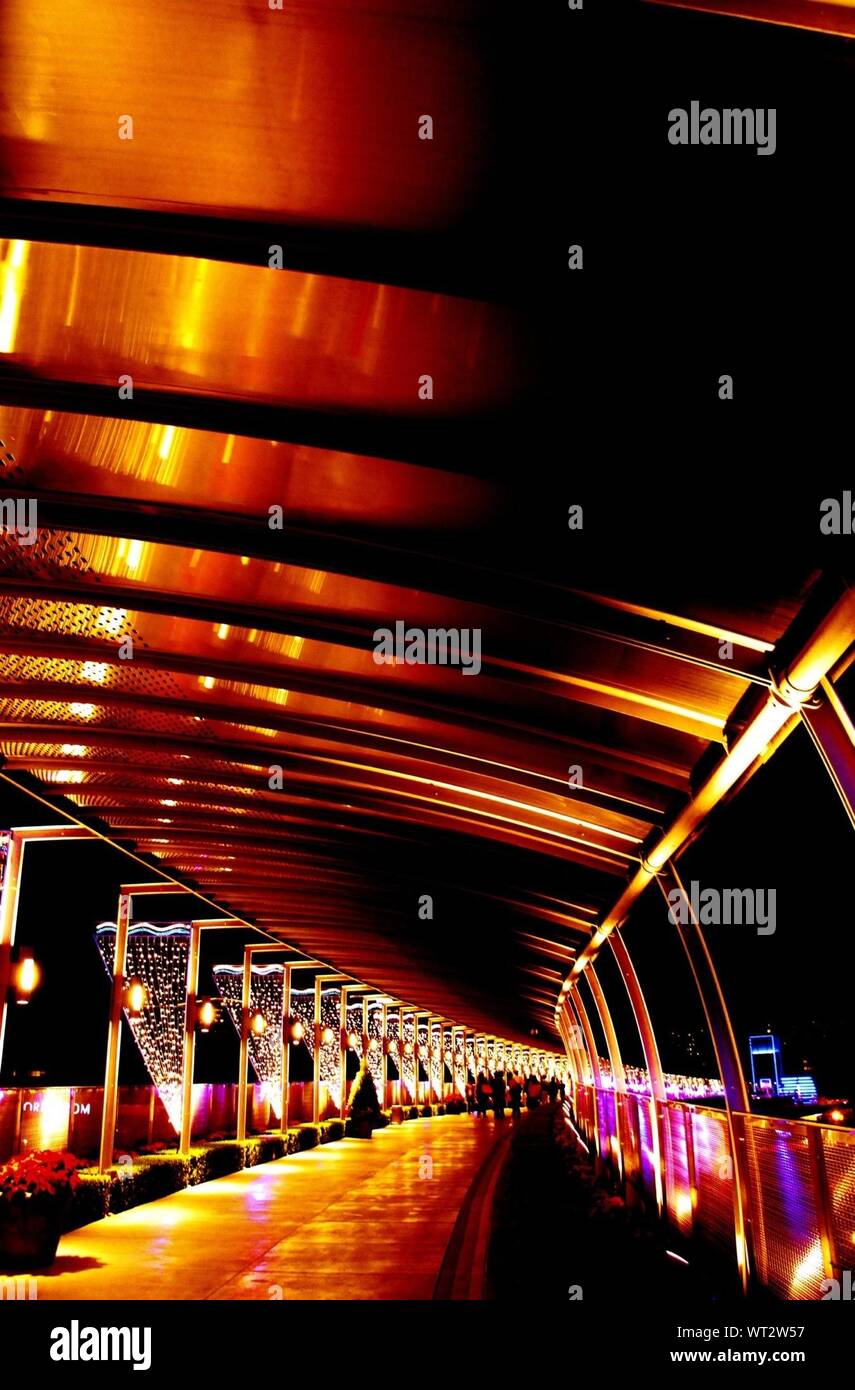 Modern city footbridge hi-res stock photography and images - Alamy