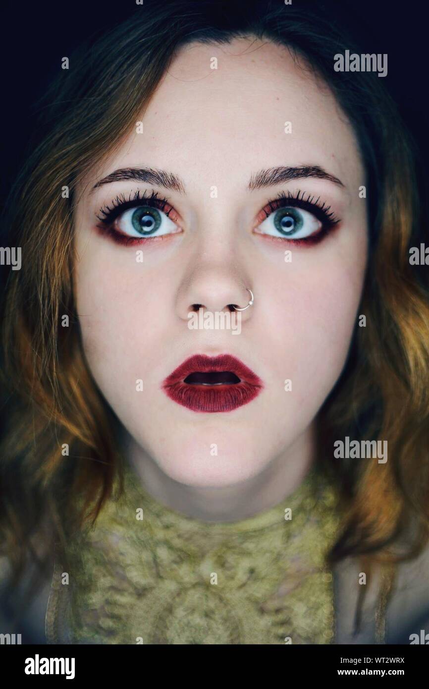 Shocked woman portrait hi-res stock photography and images - Alamy