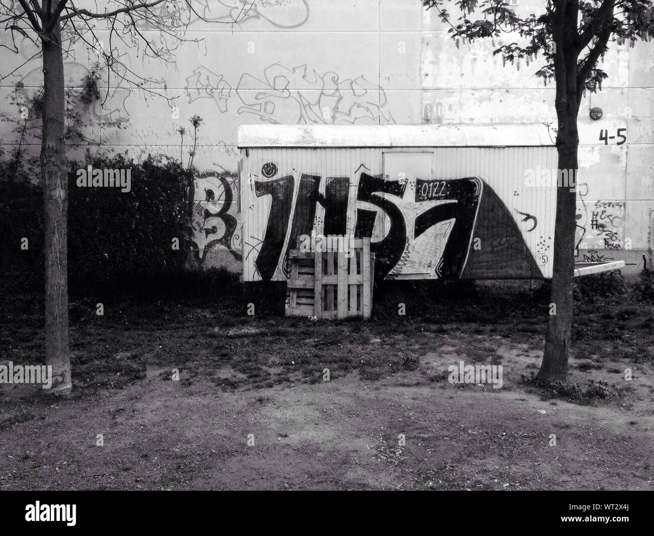 Dirt graffiti hi-res stock photography and images - Alamy