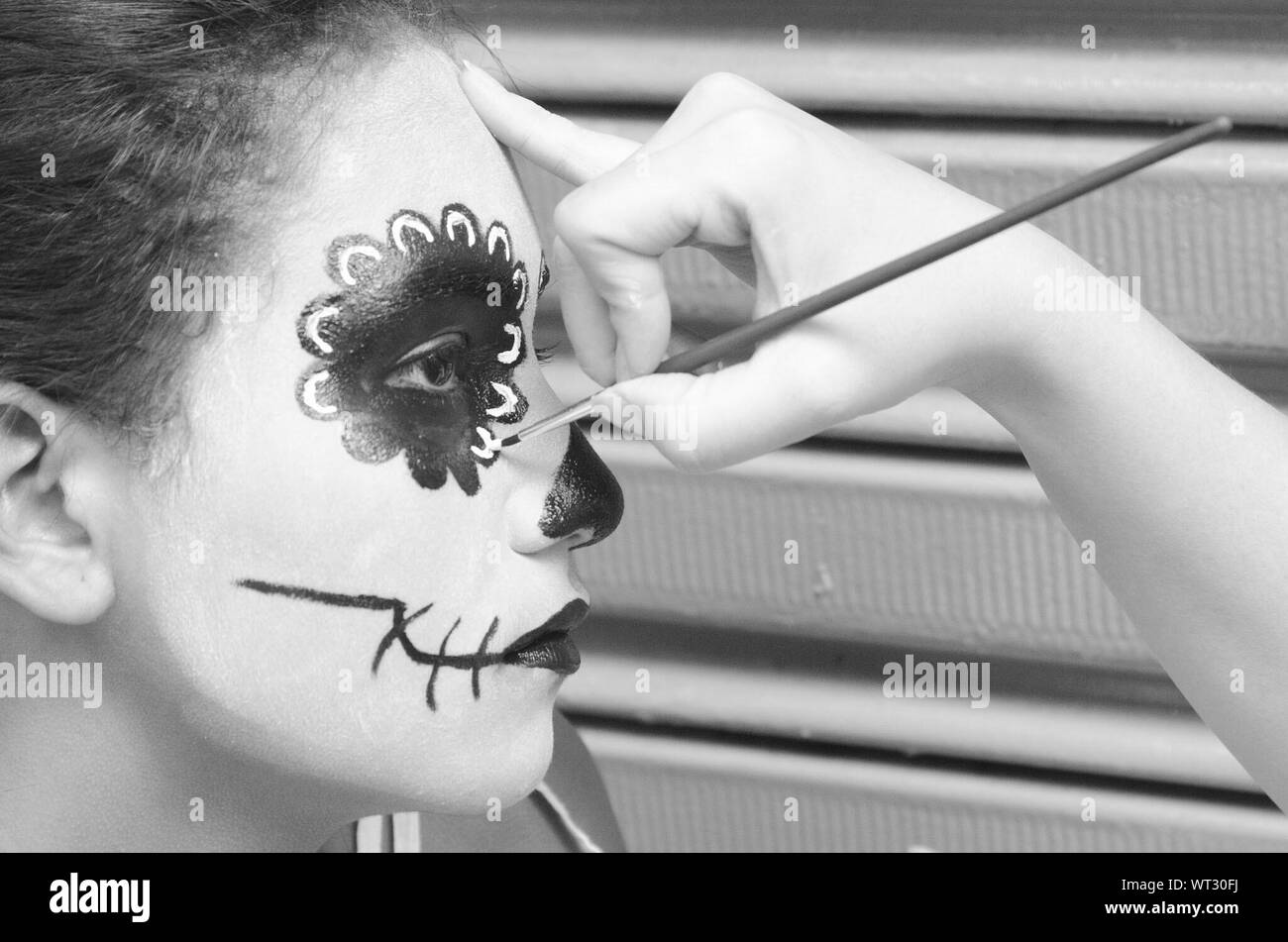 Skin painting hi-res stock photography and images - Alamy