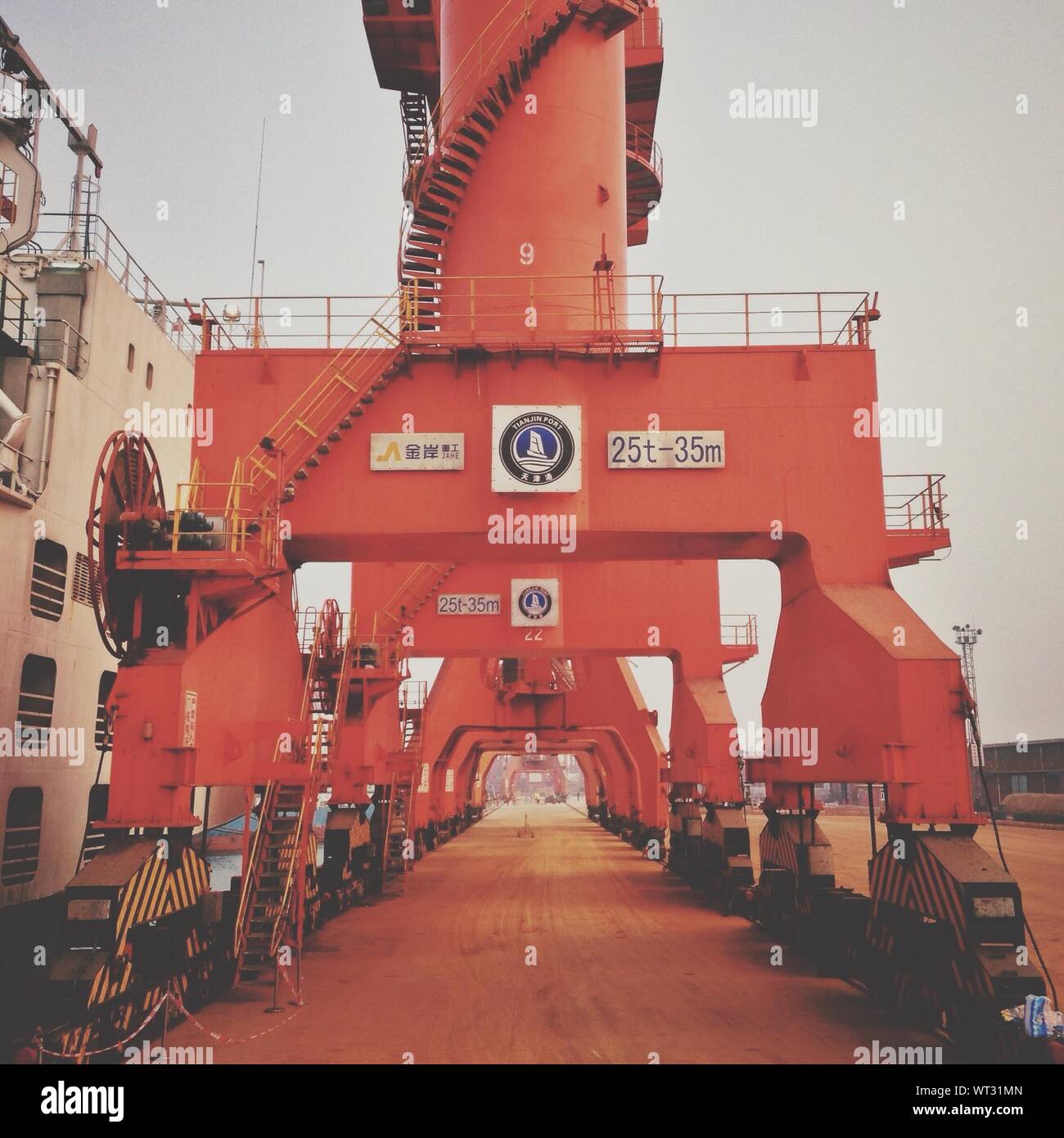 Dock structure hi-res stock photography and images - Alamy