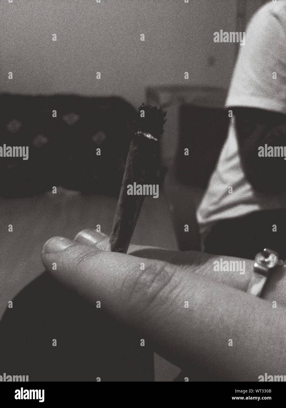 Smoking bidi hi-res stock photography and images - Alamy