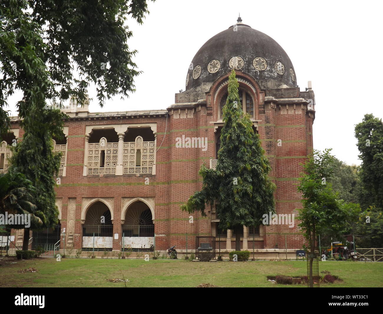 Maharaja sayajirao university of baroda hi-res stock photography and ...