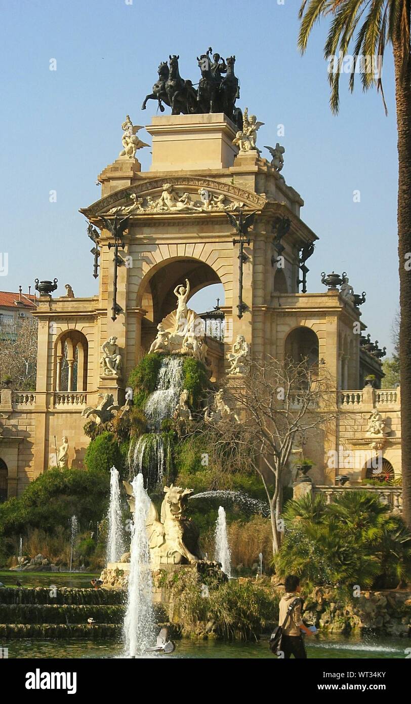 Fountain arch hi-res stock photography and images - Alamy