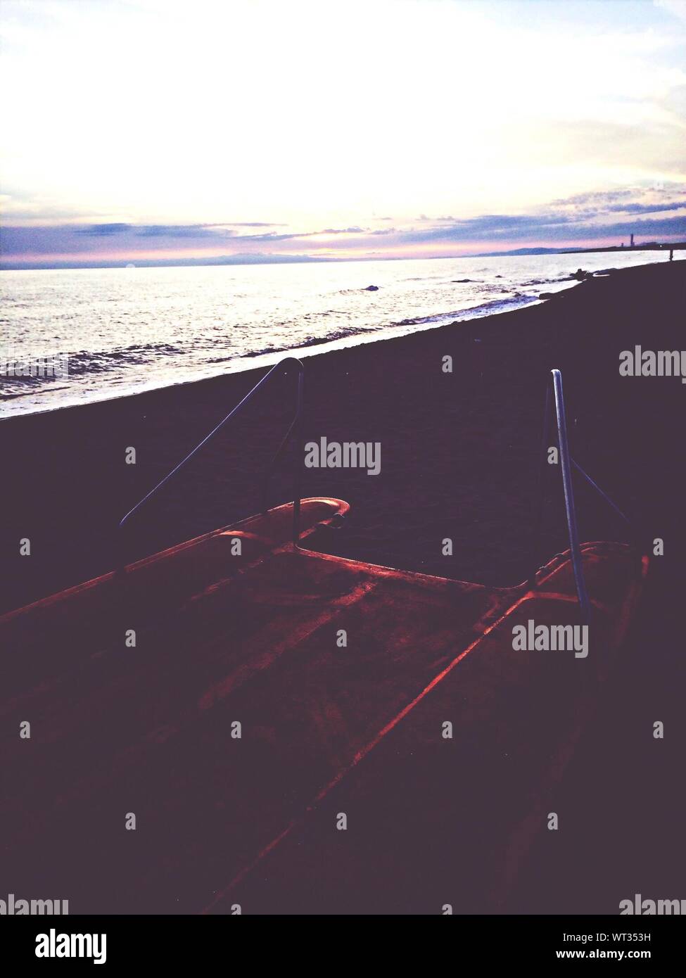 Metal platform hi-res stock photography and images - Alamy