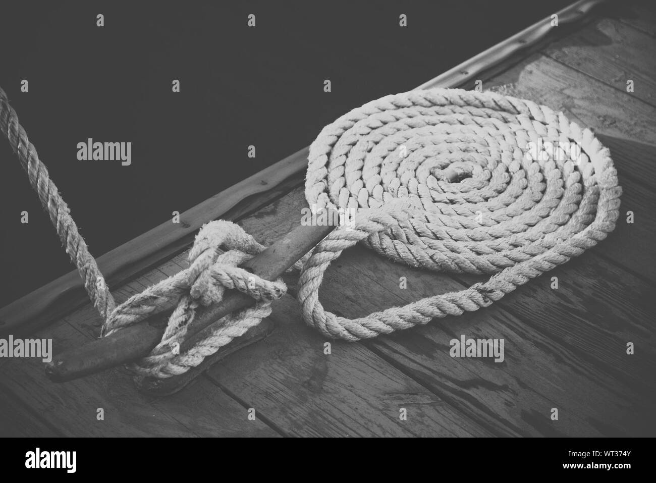 Rope Circle Black and White Stock Photos & Images - Alamy
