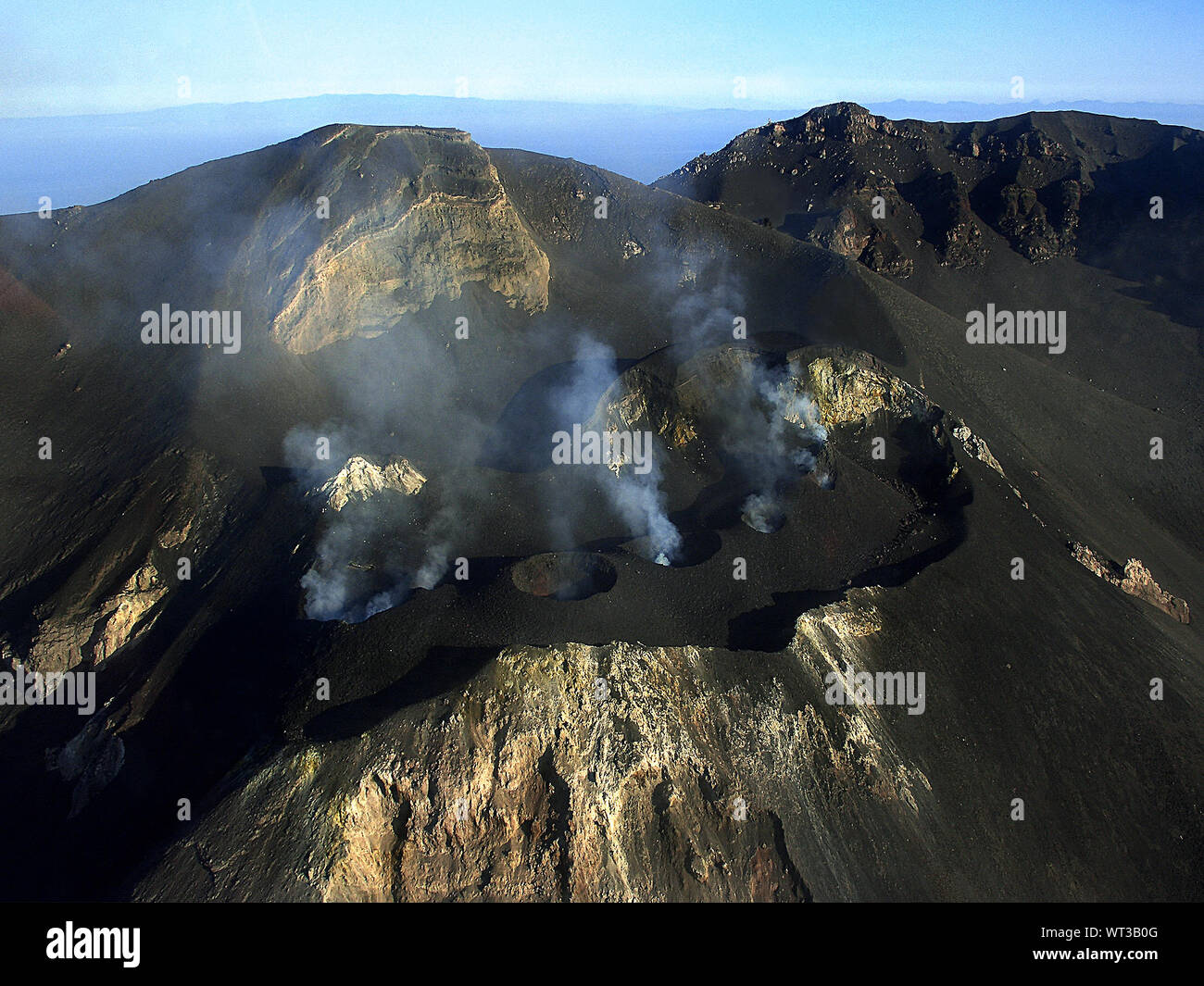 Crater stromboli hi-res stock photography and images - Alamy