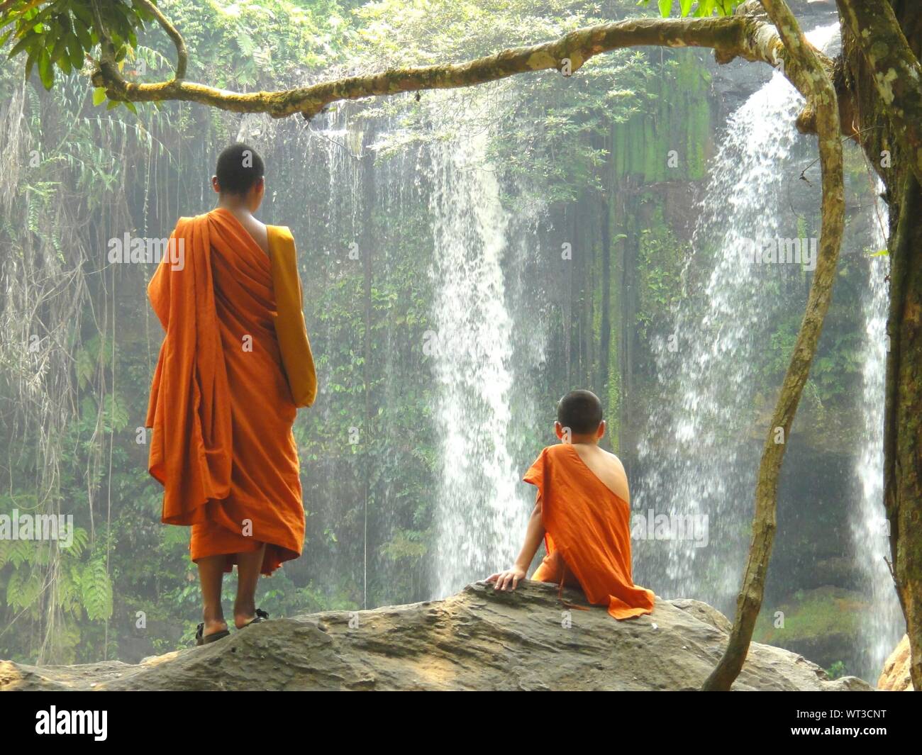 Two monks hi-res stock photography and images - Alamy