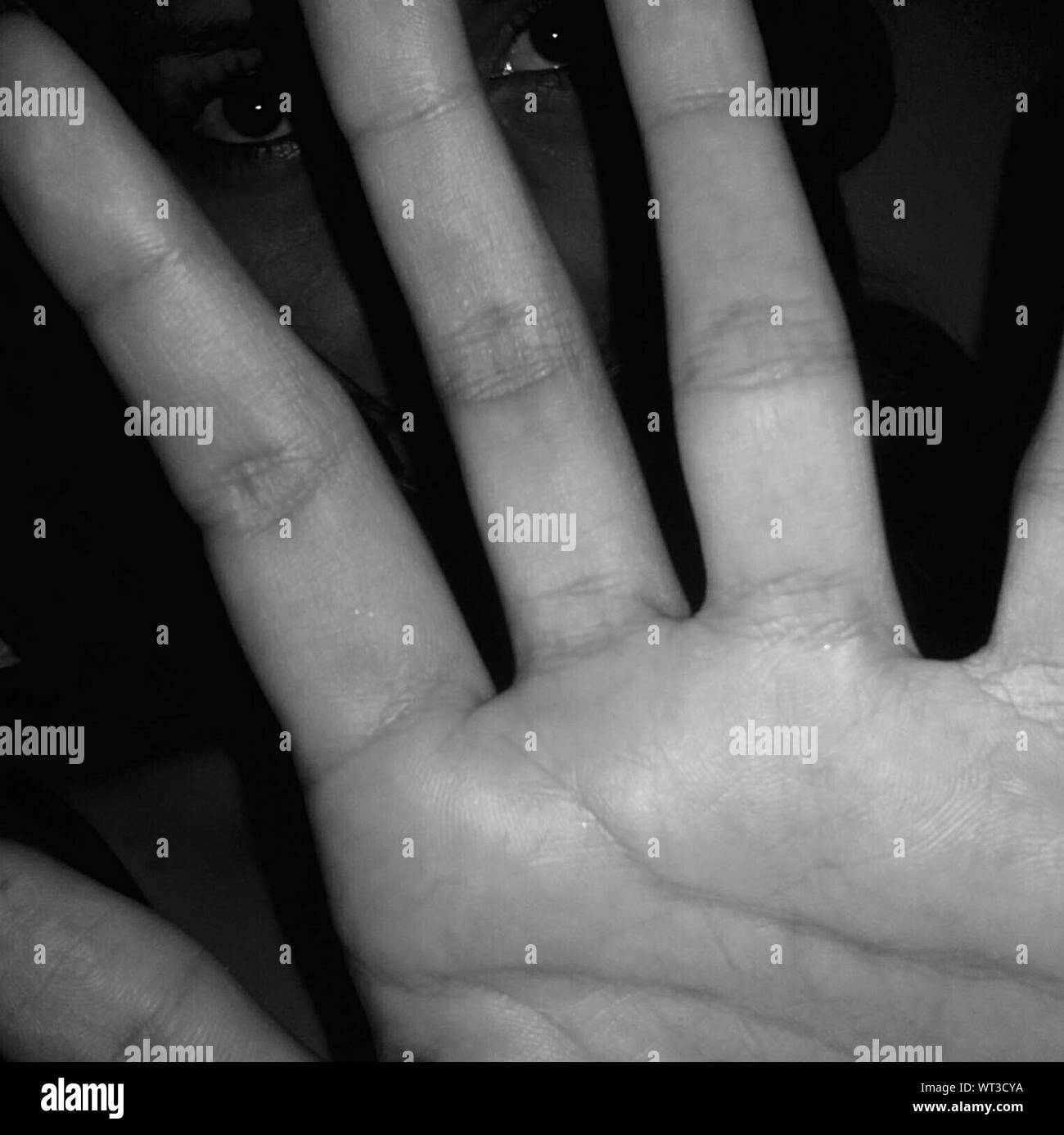 Camera with hand hi-res stock photography and images - Alamy